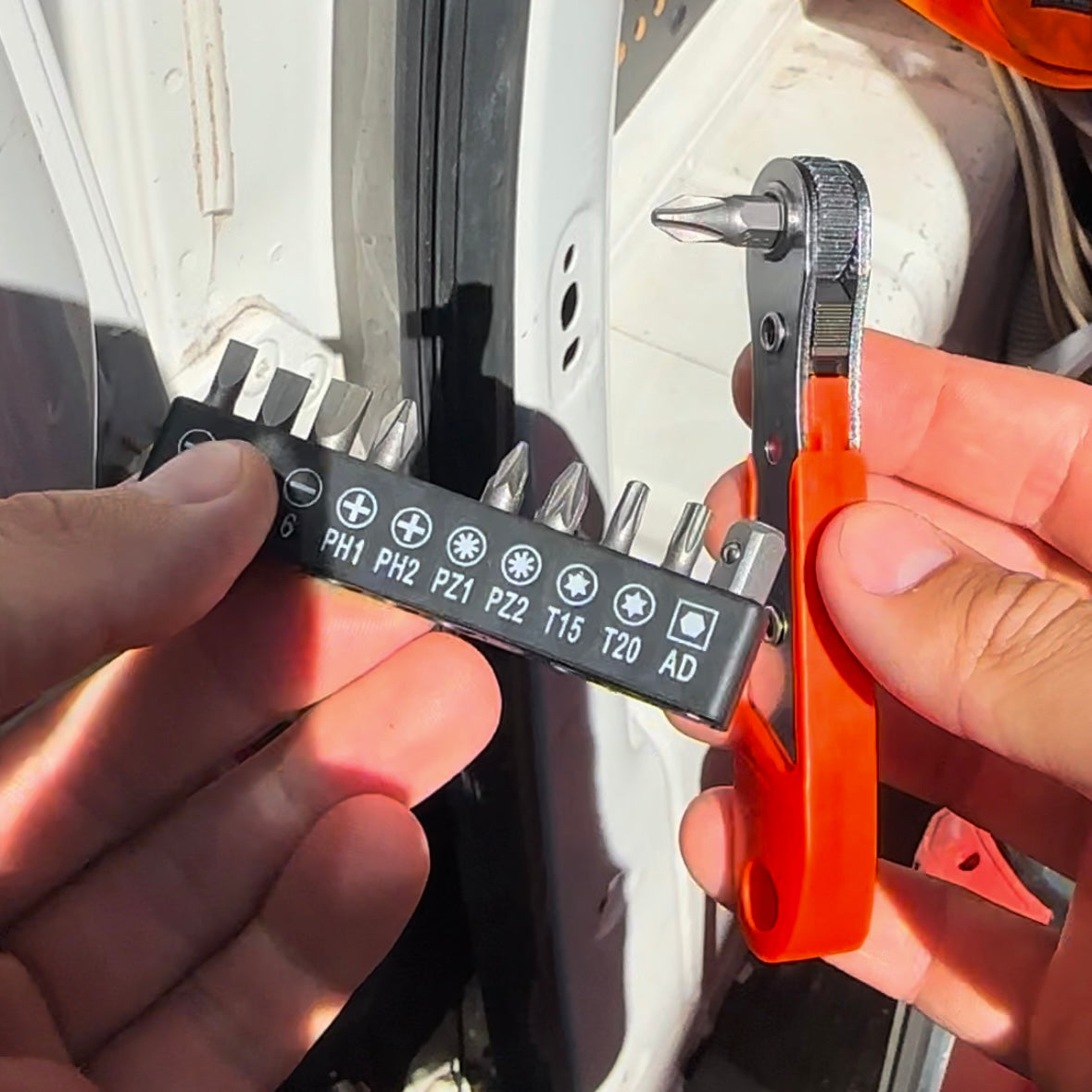 Right Angled Ratchet Screwdriver – Tradie Bits